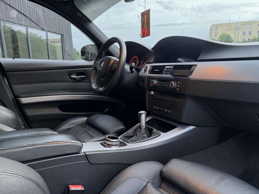 Balts BMW 320 2009 Šauļi, ar dzinēja tilpumu 2.00 L un nobraukumu 339 tūkst. km par 8400 €, foto 16 vietnē AUTOMOTO.COM.LV
