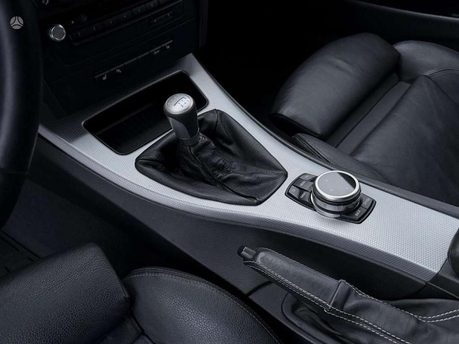 Balts BMW 320 2009 Šauļi, ar dzinēja tilpumu 2.00 L un nobraukumu 339 tūkst. km par 8400 €, foto 17 vietnē AUTOMOTO.COM.LV
