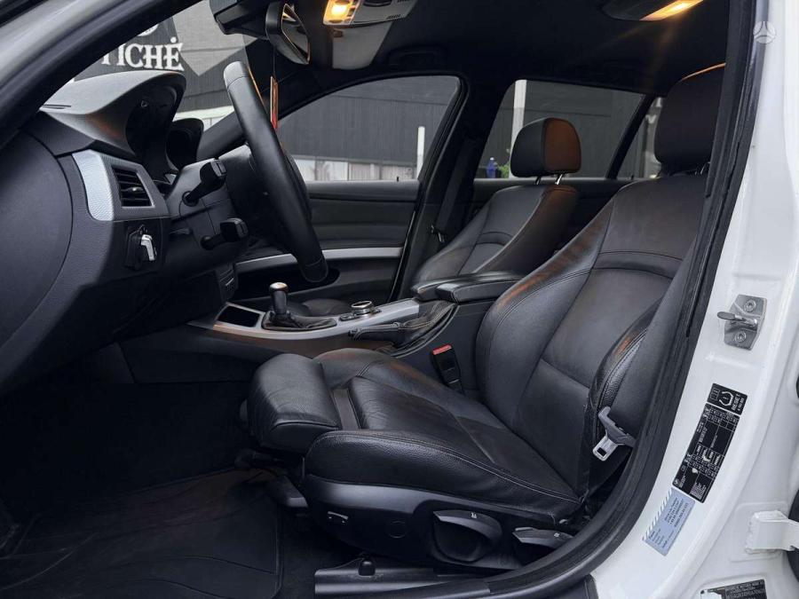 Balts BMW 320 2009 Šauļi, ar dzinēja tilpumu 2.00 L un nobraukumu 339 tūkst. km par 8400 €, foto 19 vietnē AUTOMOTO.COM.LV
