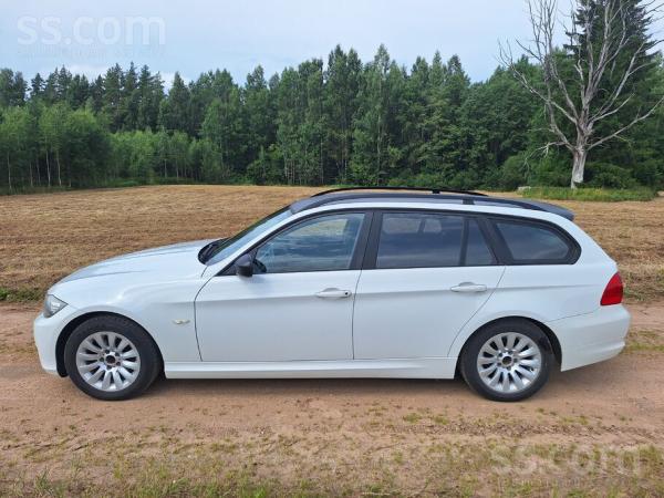 White BMW 320 2009 in Valmiera, with an engine capacity of 2.00 L and mileage of 236 thousand km for 3200 €, photo 5 on AUTOMOTO.COM.LV