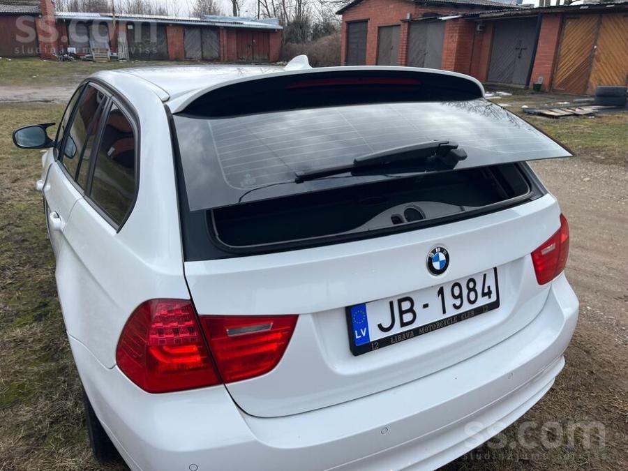White BMW 320 2010 in Liepaja, with an engine capacity of 2.00 L and mileage of 414 thousand km for 4395 €, photo 1 on AUTOMOTO.COM.LV