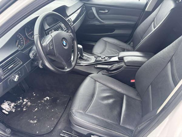 Balts BMW 320 2010 Marijampole, ar dzinēja tilpumu 2.00 L un nobraukumu 297 tūkst. km par 4999 €, foto 9 vietnē AUTOMOTO.COM.LV