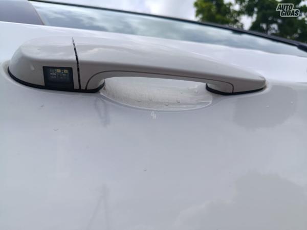White BMW 320 2010 in Vilnius, with an engine capacity of 2.00 L and mileage of 245 thousand km for 4950 €, photo 4 on AUTOMOTO.COM.LV