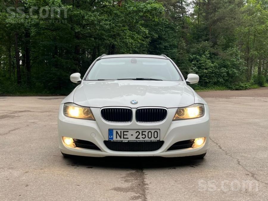 White BMW 320 2010 in Riga, with an engine capacity of 2.00 L and mileage of 0 thousand km for 5499 €, photo 9 on AUTOMOTO.COM.LV