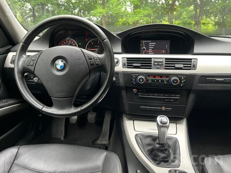 White BMW 320 2010 in Riga, with an engine capacity of 2.00 L and mileage of 0 thousand km for 5499 €, photo 12 on AUTOMOTO.COM.LV