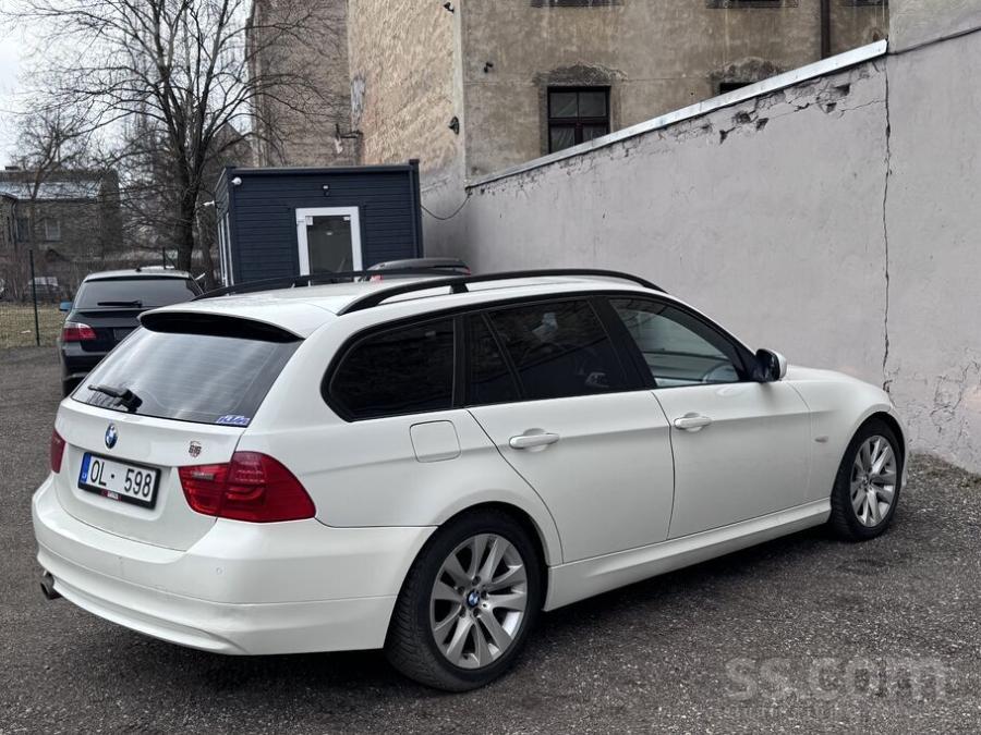 White BMW 320 2010 in Riga, with an engine capacity of 2.00 L and mileage of 364 thousand km for 3690 €, photo 7 on AUTOMOTO.COM.LV