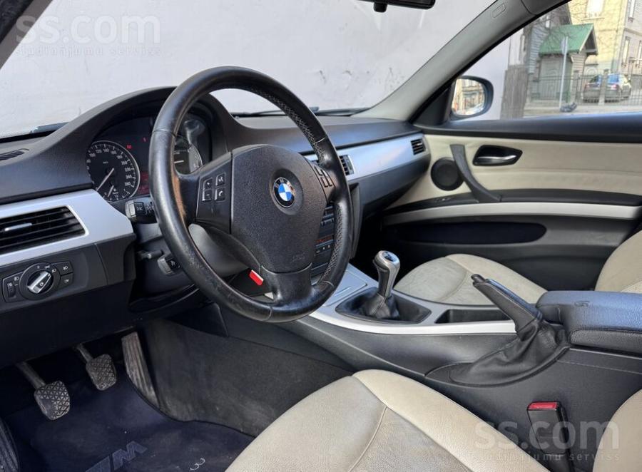 White BMW 320 2010 in Riga, with an engine capacity of 2.00 L and mileage of 364 thousand km for 3690 €, photo 8 on AUTOMOTO.COM.LV