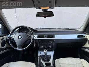 White BMW 320 2010 in Riga, with an engine capacity of 2.00 L and mileage of 364 thousand km for 3690 €, photo 10 on AUTOMOTO.COM.LV