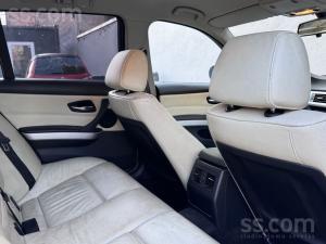 White BMW 320 2010 in Riga, with an engine capacity of 2.00 L and mileage of 364 thousand km for 3690 €, photo 11 on AUTOMOTO.COM.LV