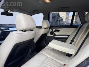 White BMW 320 2010 in Riga, with an engine capacity of 2.00 L and mileage of 364 thousand km for 3690 €, photo 12 on AUTOMOTO.COM.LV