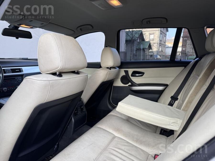 White BMW 320 2010 in Riga, with an engine capacity of 2.00 L and mileage of 364 thousand km for 3690 €, photo 12 on AUTOMOTO.COM.LV
