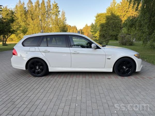 White BMW 320 2010 in Riga, with an engine capacity of 2.00 L and mileage of 314 thousand km for 6550 €, photo 2 on AUTOMOTO.COM.LV