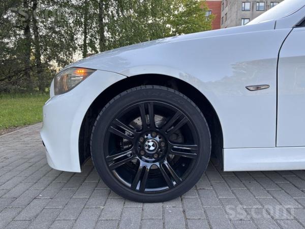 White BMW 320 2010 in Riga, with an engine capacity of 2.00 L and mileage of 314 thousand km for 6550 €, photo 9 on AUTOMOTO.COM.LV