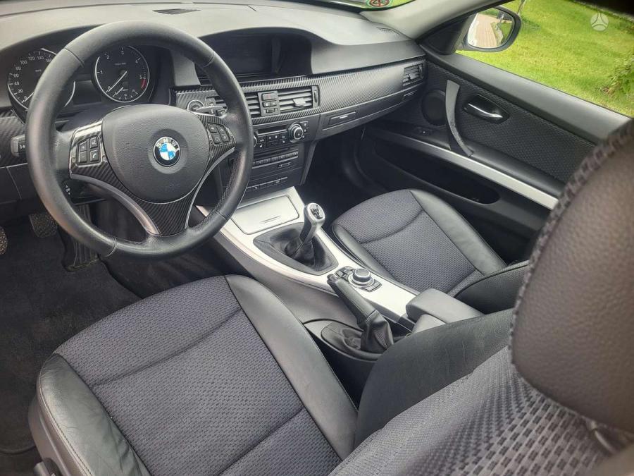 White BMW 320 2010 in Vilnius, with an engine capacity of 2.00 L and mileage of 265 thousand km for 4199 €, photo 11 on AUTOMOTO.COM.LV