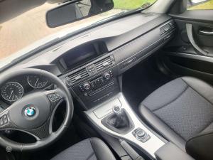 White BMW 320 2010 in Vilnius, with an engine capacity of 2.00 L and mileage of 265 thousand km for 4199 €, photo 13 on AUTOMOTO.COM.LV