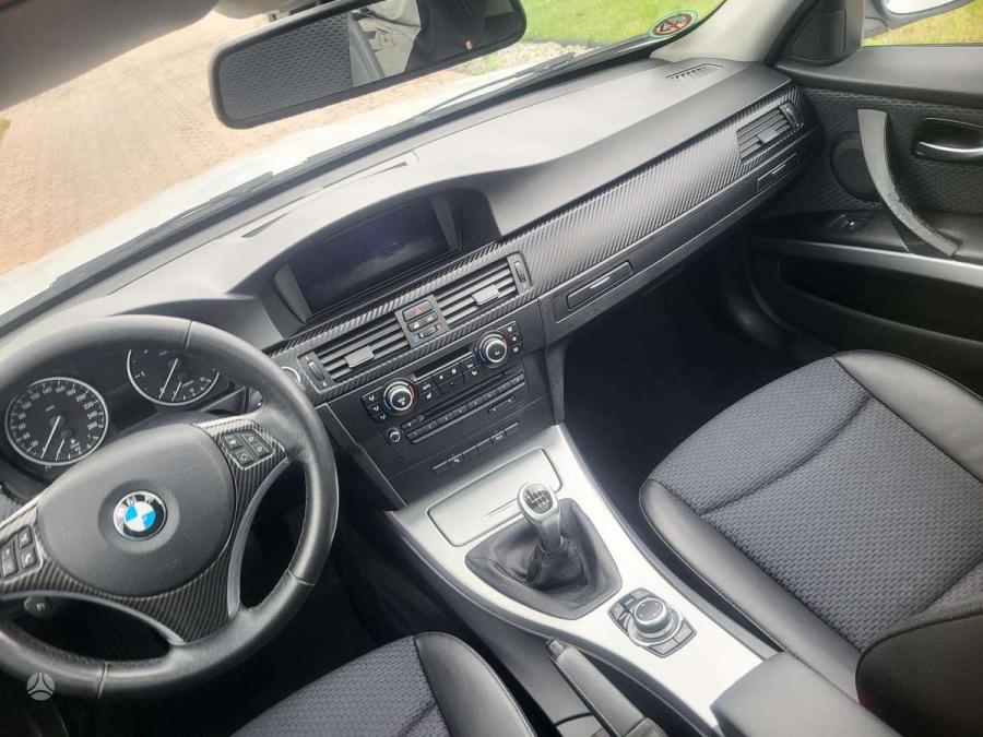 White BMW 320 2010 in Vilnius, with an engine capacity of 2.00 L and mileage of 265 thousand km for 4199 €, photo 13 on AUTOMOTO.COM.LV