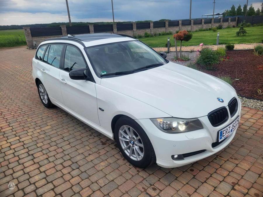 White BMW 320 2010 in Vilnius, with an engine capacity of 2.00 L and mileage of 265 thousand km for 4199 €, photo 15 on AUTOMOTO.COM.LV