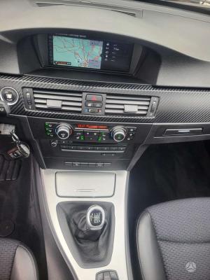 White BMW 320 2010 in Vilnius, with an engine capacity of 2.00 L and mileage of 265 thousand km for 4199 €, photo 19 on AUTOMOTO.COM.LV