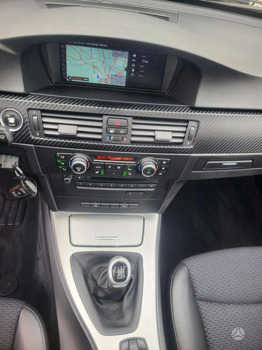 White BMW 320 2010 in Vilnius, with an engine capacity of 2.00 L and mileage of 265 thousand km for 4199 €, photo 19 on AUTOMOTO.COM.LV