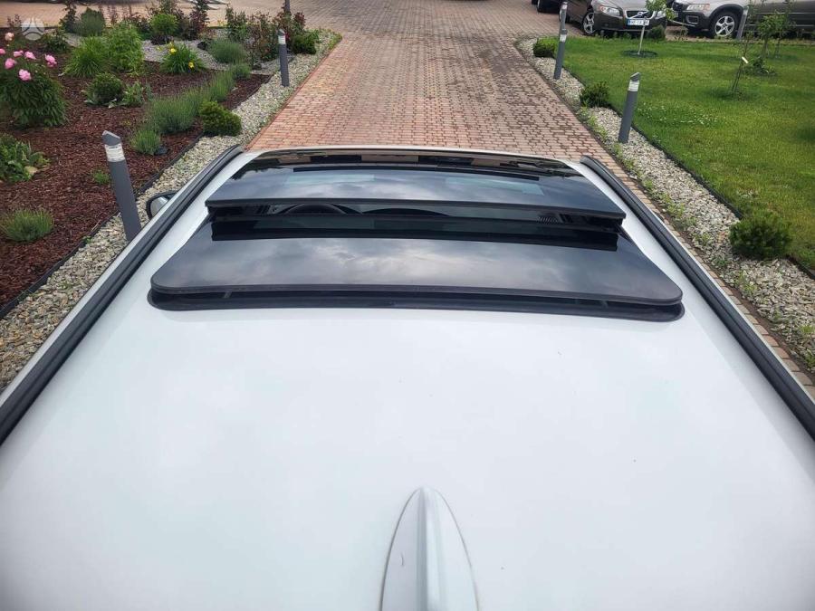 White BMW 320 2010 in Vilnius, with an engine capacity of 2.00 L and mileage of 265 thousand km for 4199 €, photo 21 on AUTOMOTO.COM.LV