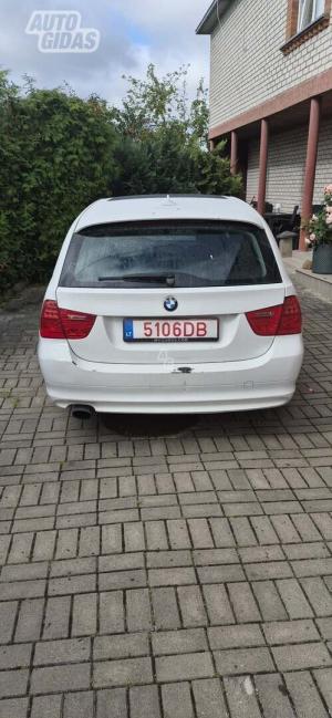 White BMW 320 2010 in Siauliai, with an engine capacity of 2.00 L and mileage of 330 thousand km for 4600 €, photo 5 on AUTOMOTO.COM.LV