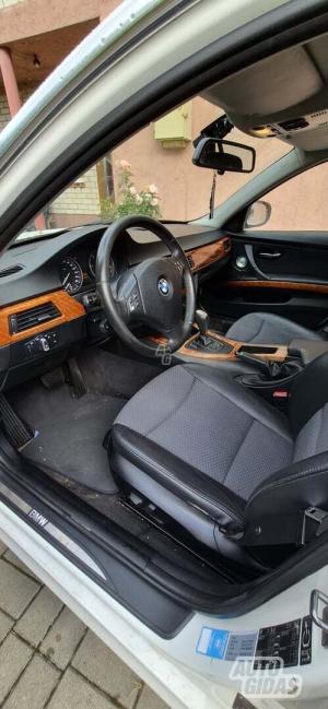 White BMW 320 2010 in Siauliai, with an engine capacity of 2.00 L and mileage of 330 thousand km for 4600 €, photo 6 on AUTOMOTO.COM.LV
