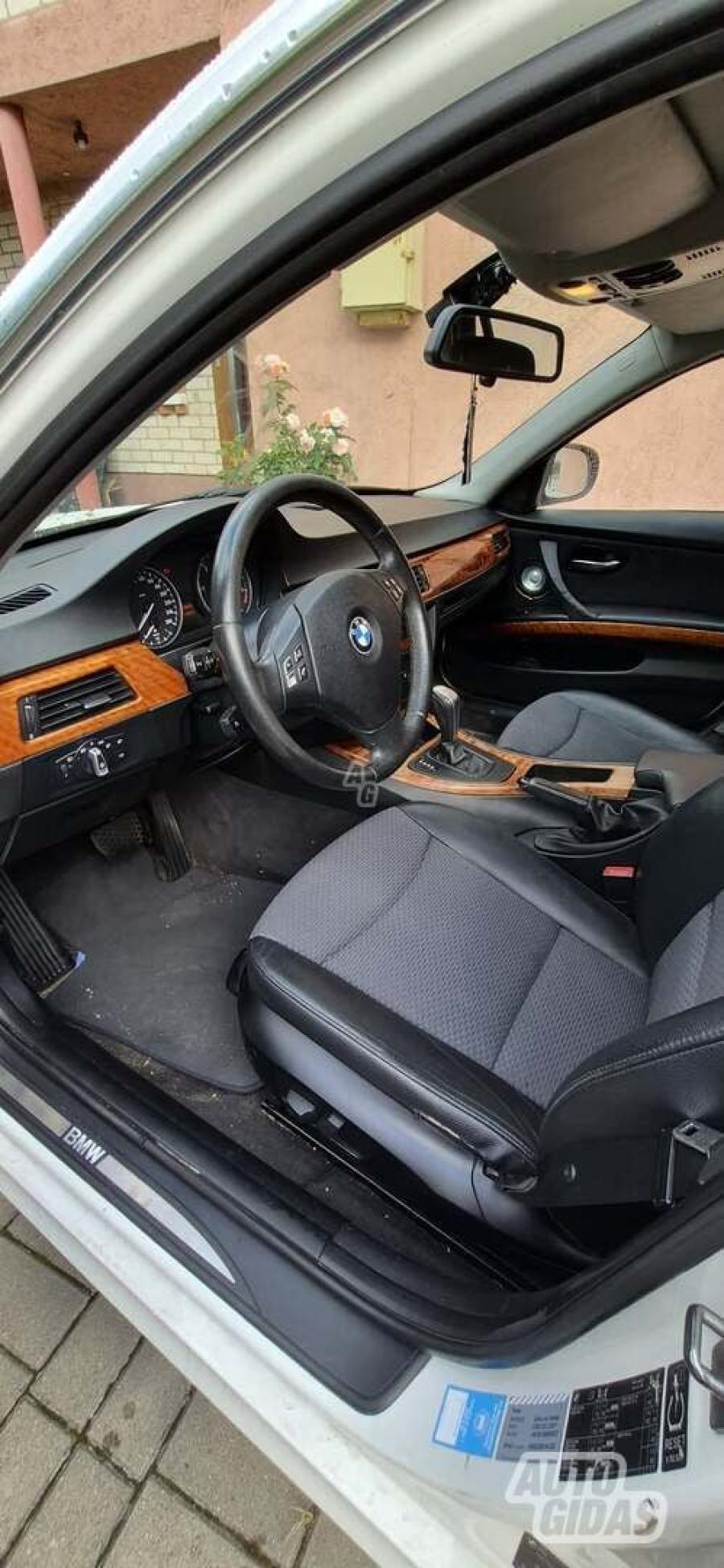 White BMW 320 2010 in Siauliai, with an engine capacity of 2.00 L and mileage of 330 thousand km for 4600 €, photo 6 on AUTOMOTO.COM.LV