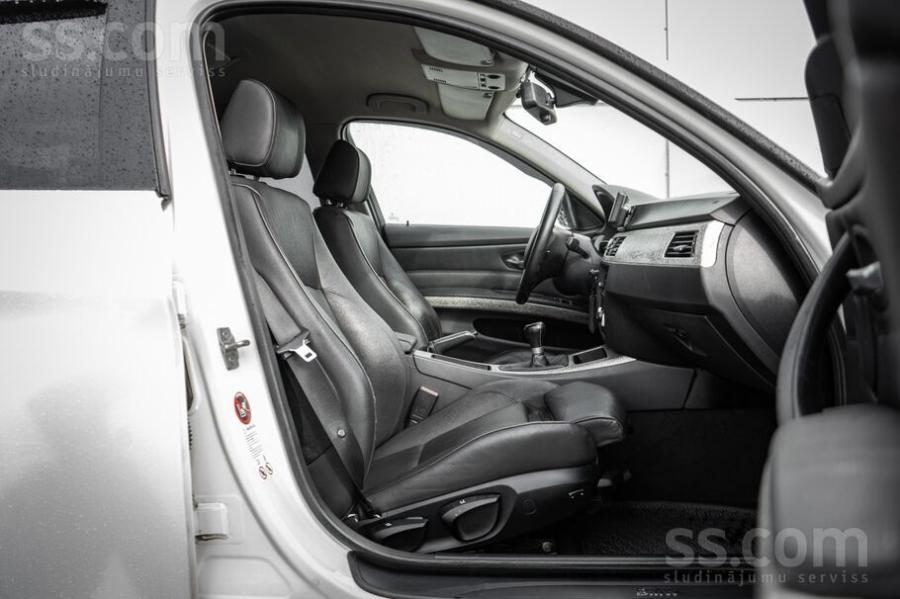 White BMW 320 2010 in Riga, with an engine capacity of 2.00 L and mileage of 270 thousand km for 4495 €, photo 10 on AUTOMOTO.COM.LV