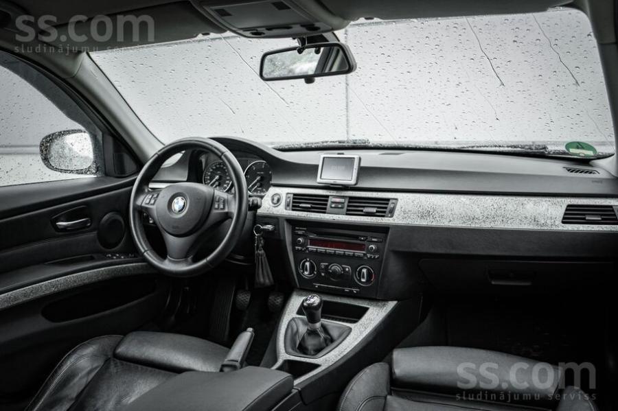 White BMW 320 2010 in Riga, with an engine capacity of 2.00 L and mileage of 270 thousand km for 4495 €, photo 13 on AUTOMOTO.COM.LV