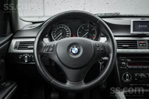 White BMW 320 2010 in Riga, with an engine capacity of 2.00 L and mileage of 270 thousand km for 4495 €, photo 16 on AUTOMOTO.COM.LV