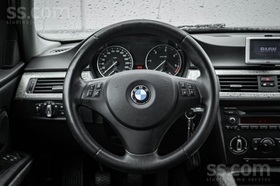 White BMW 320 2010 in Riga, with an engine capacity of 2.00 L and mileage of 270 thousand km for 4495 €, photo 16 on AUTOMOTO.COM.LV