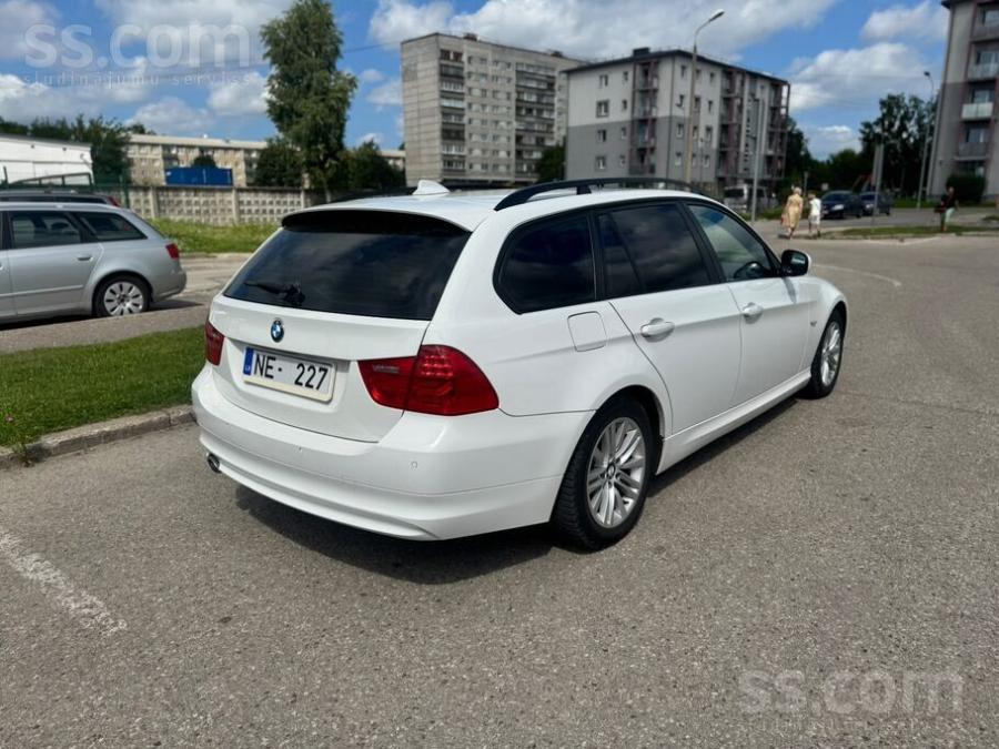 White BMW 320 2010 in Riga, with an engine capacity of 2.00 L and mileage of 320 thousand km for 4500 €, photo 4 on AUTOMOTO.COM.LV