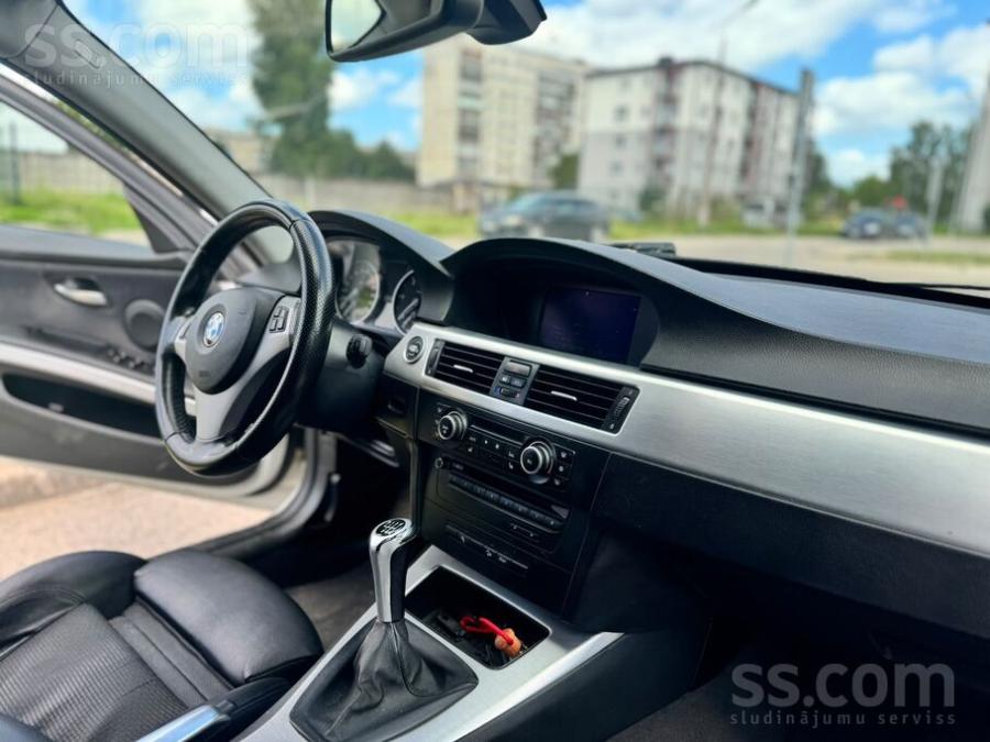 White BMW 320 2010 in Riga, with an engine capacity of 2.00 L and mileage of 320 thousand km for 4500 €, photo 6 on AUTOMOTO.COM.LV
