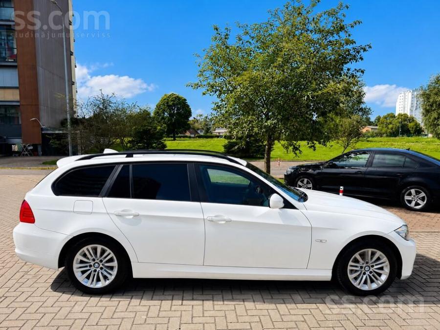 White BMW 320 2010 in Riga, with an engine capacity of 2.00 L and mileage of 311 thousand km for 4690 €, photo 4 on AUTOMOTO.COM.LV