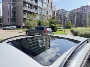 White BMW 320 2010 in Riga, with an engine capacity of 2.00 L and mileage of 311 thousand km for 4690 €, photo 6 on AUTOMOTO.COM.LV