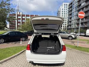 White BMW 320 2010 in Riga, with an engine capacity of 2.00 L and mileage of 311 thousand km for 4690 €, photo 7 on AUTOMOTO.COM.LV