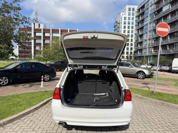 Balts BMW 320 2010 Rīga, ar dzinēja tilpumu 2.00 L un nobraukumu 311 tūkst. km par 4690 €, foto 6 vietnē AUTOMOTO.COM.LV