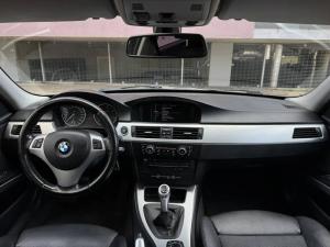 White BMW 320 2010 in Riga, with an engine capacity of 2.00 L and mileage of 311 thousand km for 4690 €, photo 8 on AUTOMOTO.COM.LV