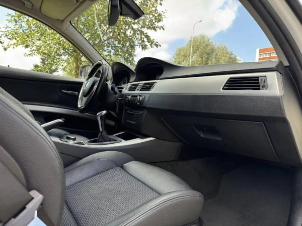 Balts BMW 320 2010 Rīga, ar dzinēja tilpumu 2.00 L un nobraukumu 311 tūkst. km par 4690 €, foto 9 vietnē AUTOMOTO.COM.LV