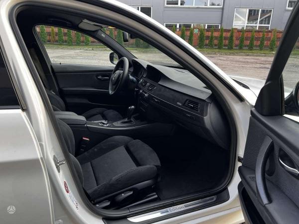 Balts BMW 320 2010 Marijampole, ar dzinēja tilpumu 2.00 L un nobraukumu 325 tūkst. km par 5850 €, foto 11 vietnē AUTOMOTO.COM.LV