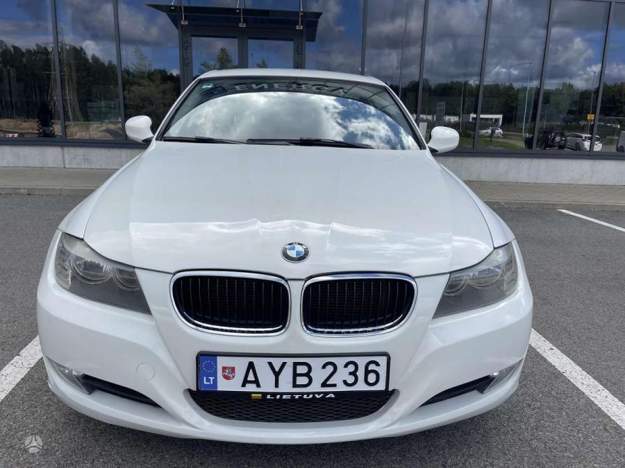 White BMW 320 2010 in Kaunas, with an engine capacity of 2.00 L and mileage of 260 thousand km for 3650 €, photo 5 on AUTOMOTO.COM.LV