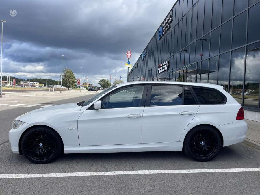 White BMW 320 2010 in Kaunas, with an engine capacity of 2.00 L and mileage of 260 thousand km for 3650 €, photo 7 on AUTOMOTO.COM.LV