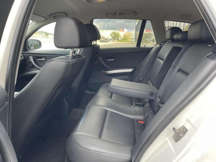White BMW 320 2010 in Kaunas, with an engine capacity of 2.00 L and mileage of 260 thousand km for 3650 €, photo 18 on AUTOMOTO.COM.LV
