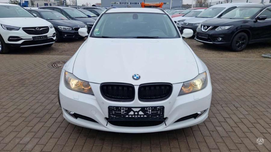 White BMW 320 2011 in Marijampole, with an engine capacity of 2.00 L and mileage of 296 thousand km for 5550 €, photo 5 on AUTOMOTO.COM.LV