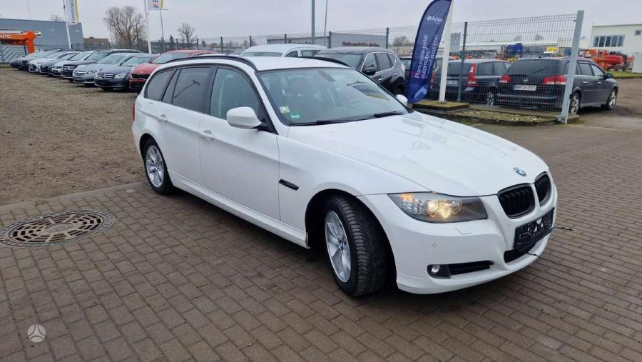 White BMW 320 2011 in Marijampole, with an engine capacity of 2.00 L and mileage of 296 thousand km for 5550 €, photo 6 on AUTOMOTO.COM.LV
