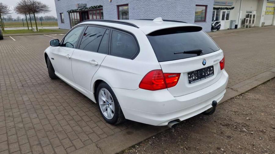 White BMW 320 2011 in Marijampole, with an engine capacity of 2.00 L and mileage of 296 thousand km for 5550 €, photo 10 on AUTOMOTO.COM.LV