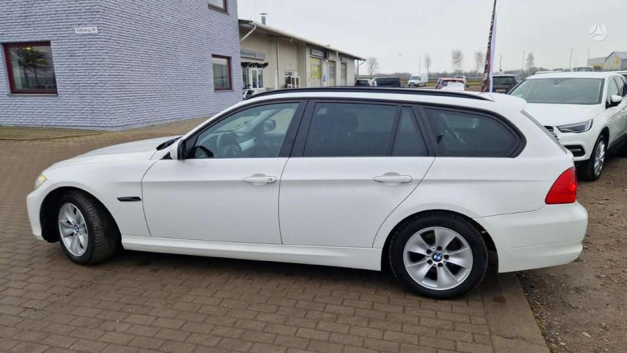 White BMW 320 2011 in Marijampole, with an engine capacity of 2.00 L and mileage of 296 thousand km for 5550 €, photo 11 on AUTOMOTO.COM.LV