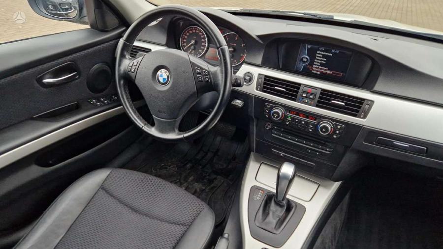 White BMW 320 2011 in Marijampole, with an engine capacity of 2.00 L and mileage of 296 thousand km for 5550 €, photo 22 on AUTOMOTO.COM.LV