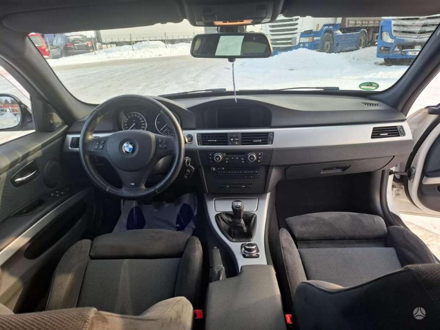 White BMW 320 2011 in Prienai, with an engine capacity of 2.00 L and mileage of 251 thousand km for 4900 €, photo 17 on AUTOMOTO.COM.LV