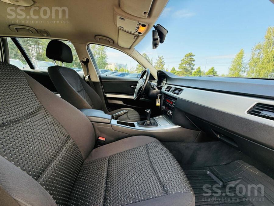 White BMW 320 2011 in Riga, with an engine capacity of 2.00 L and mileage of 296 thousand km for 4900 €, photo 9 on AUTOMOTO.COM.LV